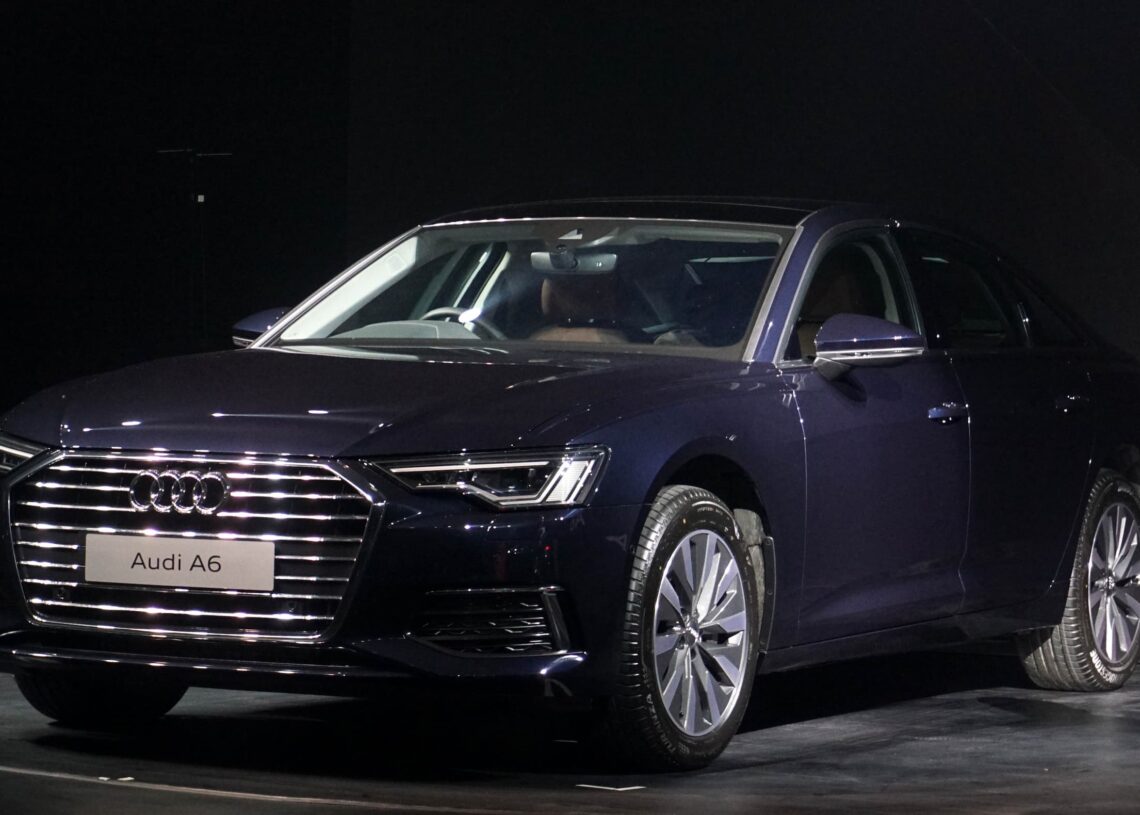 2017 Ford Endeavour Colors - White, Grey, Red, Bronze, Silver, Black ...