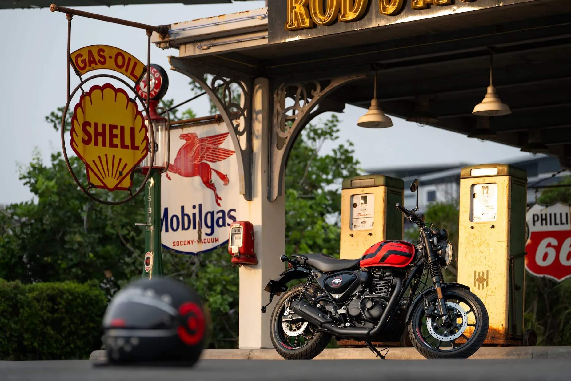 2025 Royal Enfield Hunter 350 in London Red Color [Photos] - GaadiKey