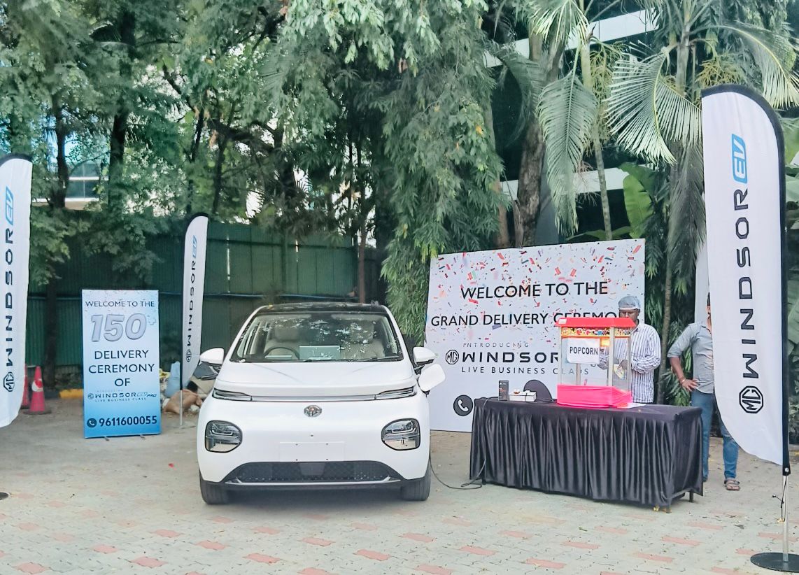MG Windsor PRO 150 Units Delivered in Bangalore | Photos - GaadiKey