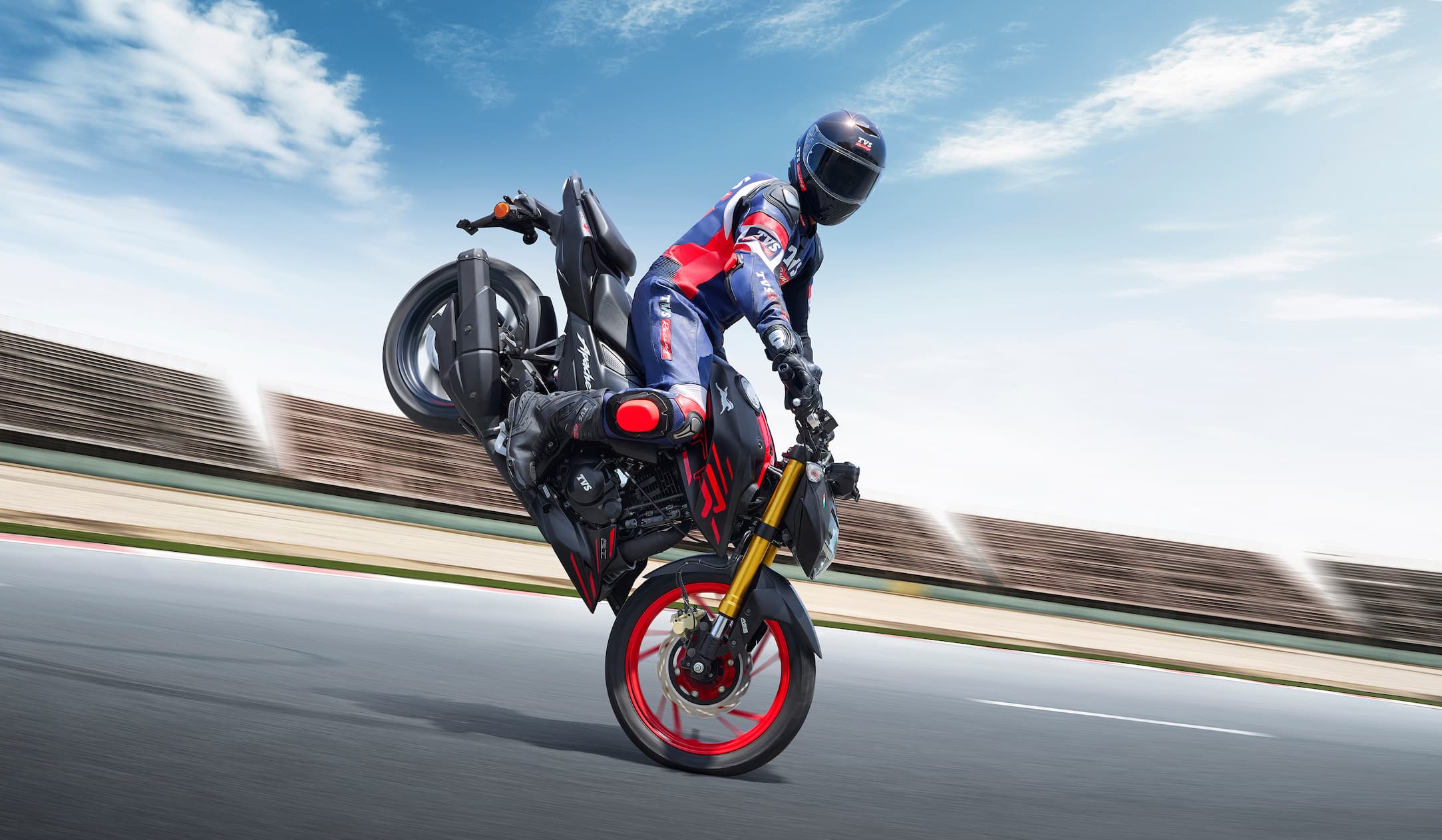 2025 TVS Apache RTR 200 4V Priced at Rs 1.53L– Gets USD Suspension ...
