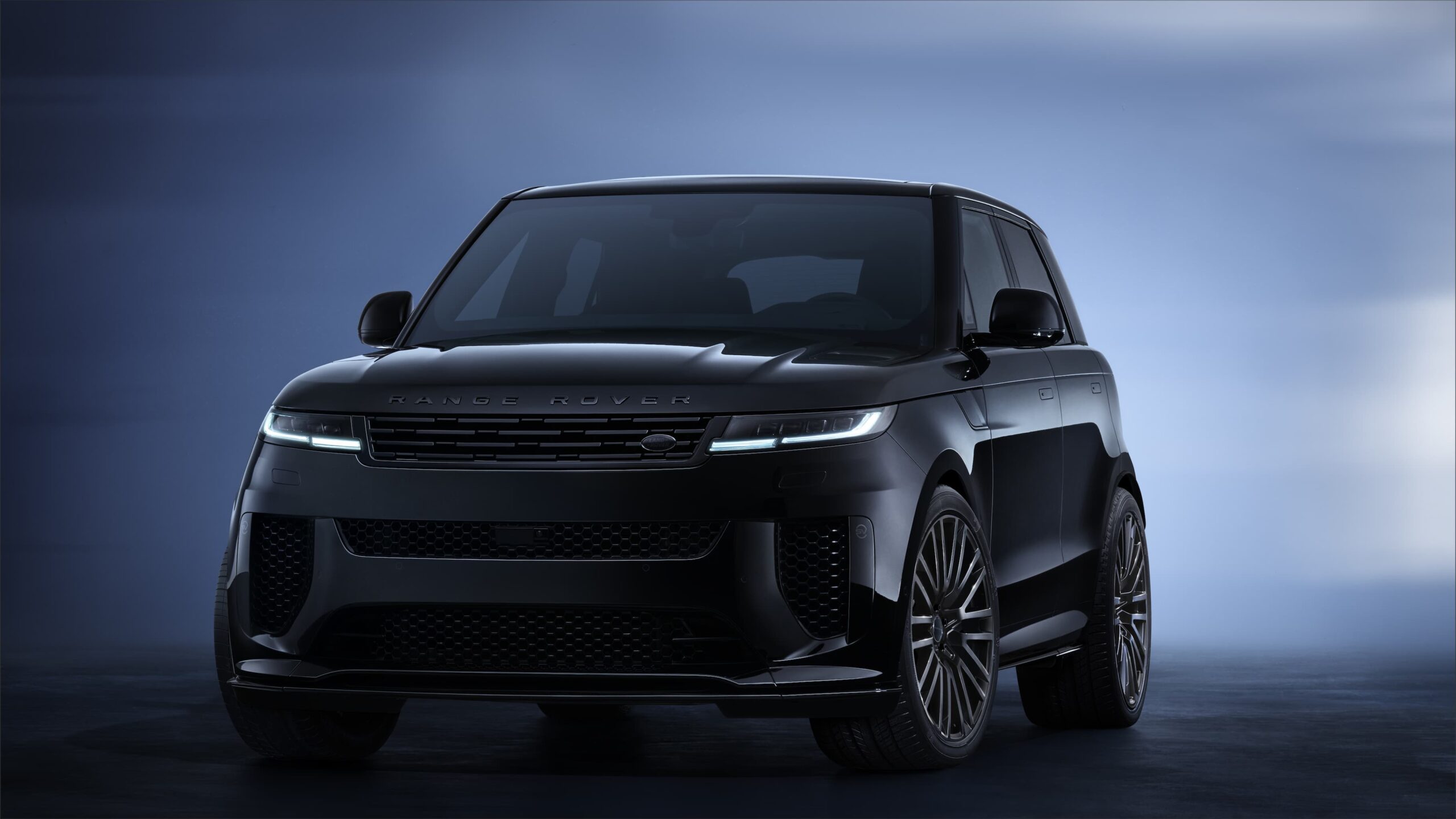 Range Rover Sport SV Black Edition: Monochrome Luxury Meets 635PS V8 ...