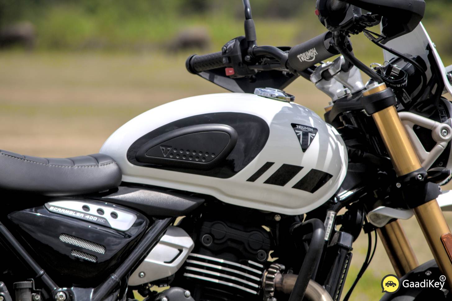 Triumph Scrambler 400XC White Color Photos (Vanilla White) - GaadiKey