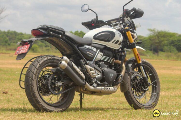 Triumph Scrambler 400XC White Color Photos (Vanilla White) - GaadiKey