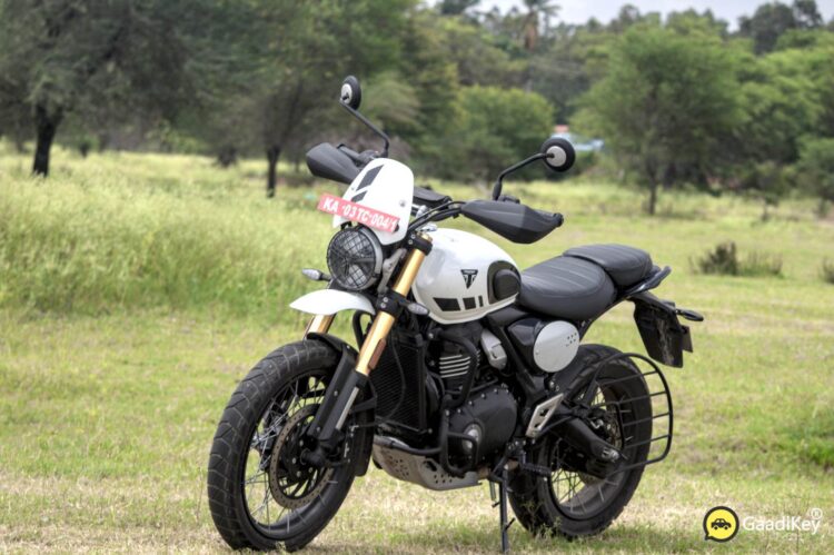 Triumph Scrambler 400XC White Color Photos (Vanilla White) - GaadiKey