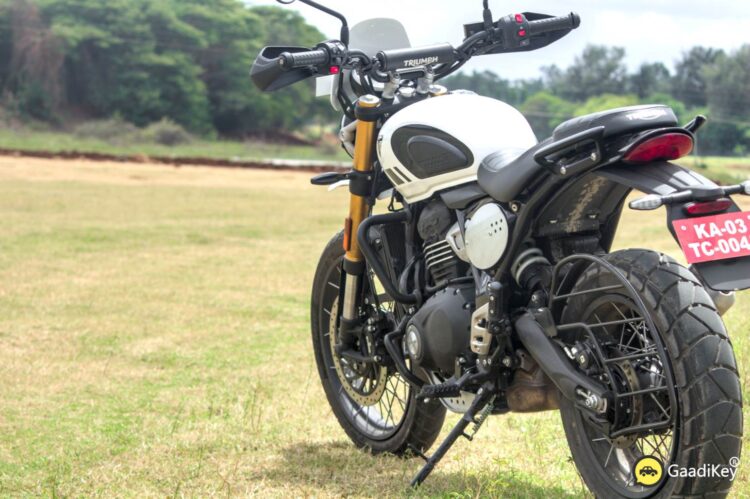 Triumph Scrambler 400XC White Color Photos (Vanilla White) - GaadiKey