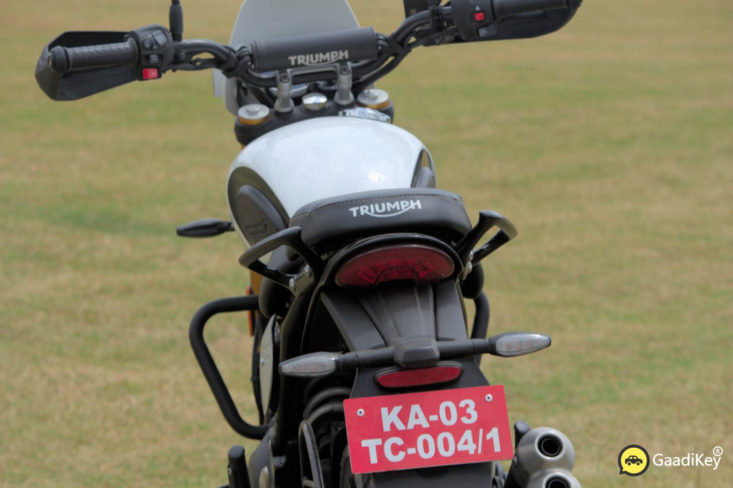 Triumph Scrambler 400XC White Color Photos (Vanilla White) - GaadiKey