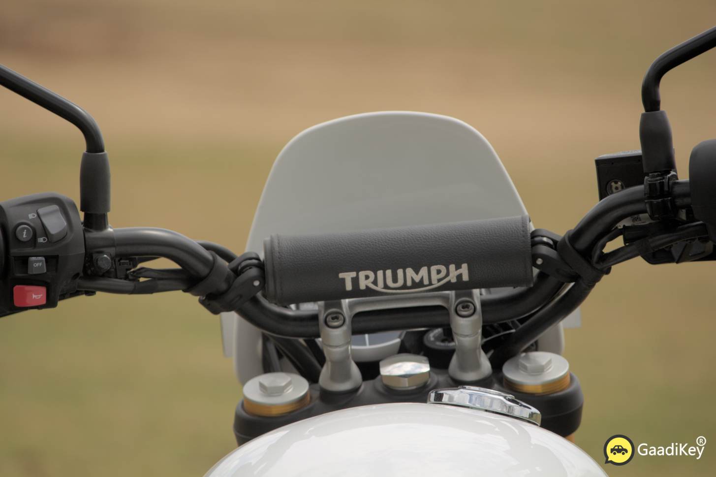 Triumph Scrambler 400XC White Color Photos (Vanilla White) - GaadiKey