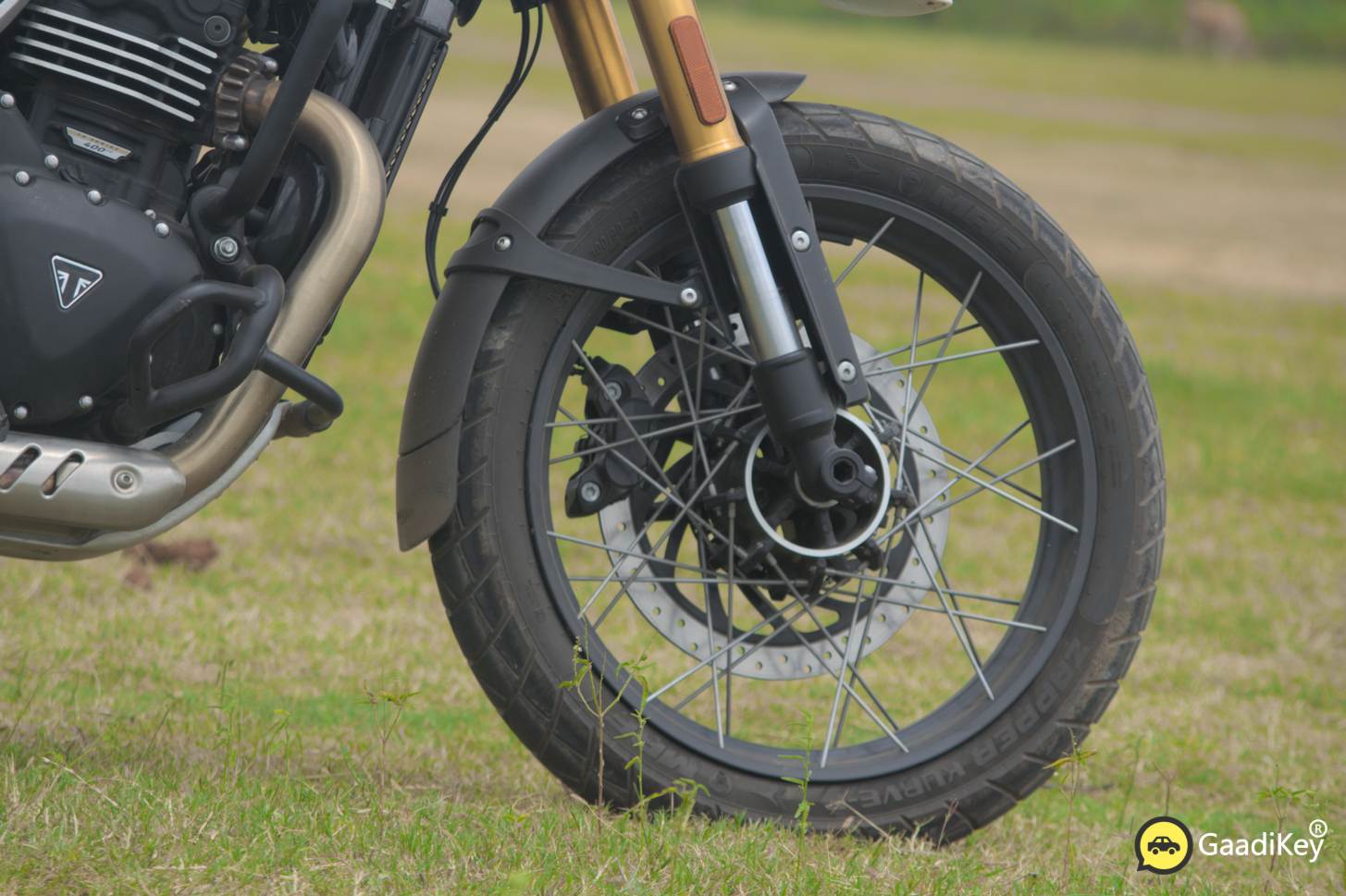 Triumph Scrambler 400XC White Color Photos (Vanilla White) - GaadiKey