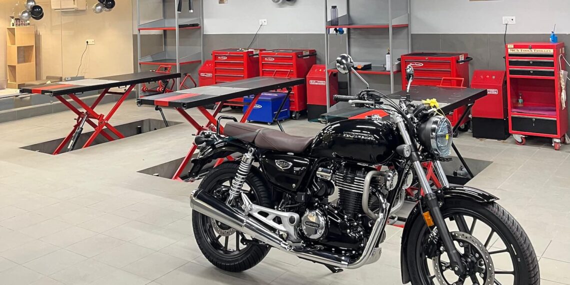 Honda BigWing Opens New Premium Motorcycle Showroom in Gurugram - GaadiKey