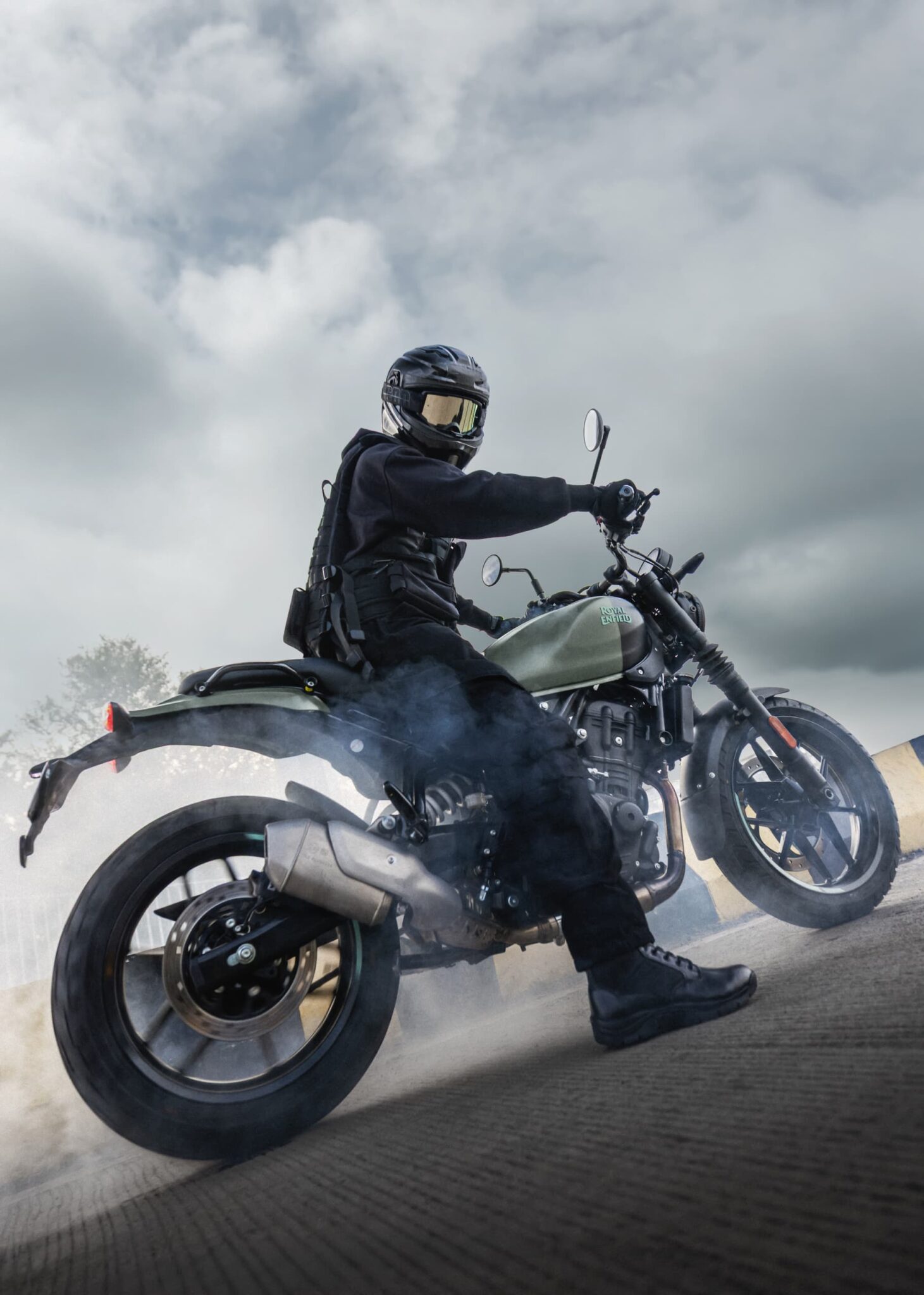 Royal Enfield Guerrilla 450 Gets New 'Shadow Ash' Colourway - GaadiKey