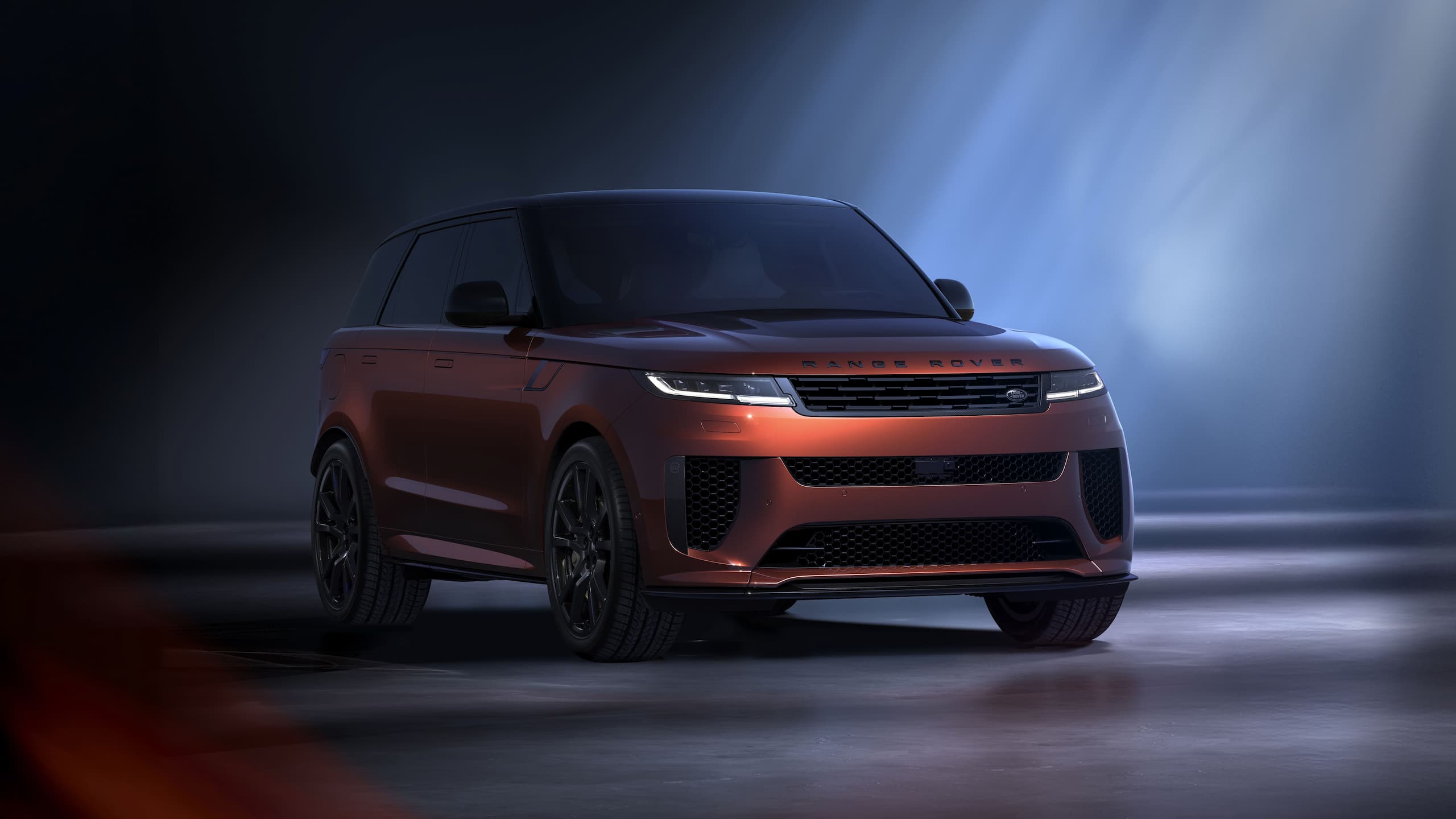 Range Rover Sport SV Carbon Unveiled with 635PS Twin Turbo V8 - GaadiKey