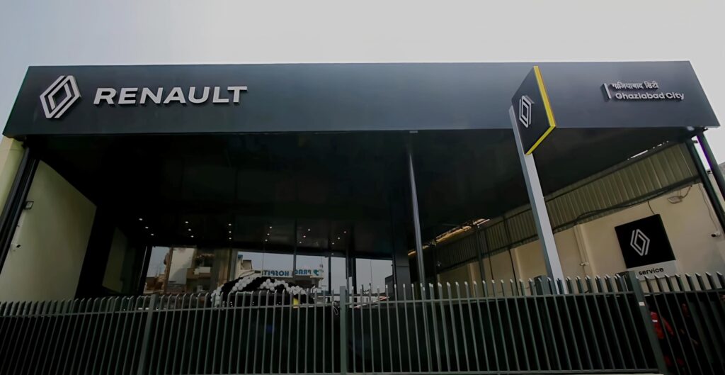 Renault India opens its first new 'R store' in the Delhi NCR - GaadiKey