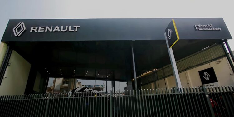 Renault India opens its first new 'R store' in the Delhi NCR - GaadiKey